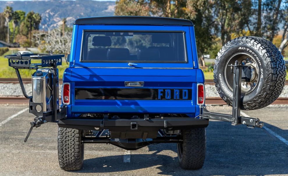 Этот Ford Bronco 1968 года с двигателем Coyote, способен разорвать ...